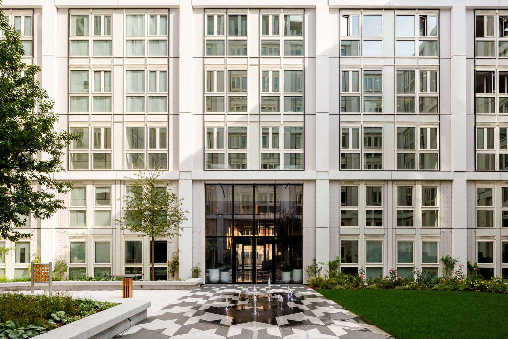 Lincoln Square | London › Gebrüder Schneider