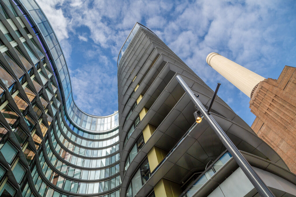 Gebrüder Schneider | Wave-shaped freeform facade for Battersea Roof ...