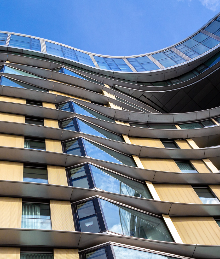 Gebrüder Schneider | Wave-shaped freeform facade for Battersea Roof ...